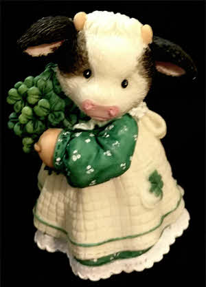 Irish Figurine - Marys-Moo-Moos - Kiss-Me - Enesco